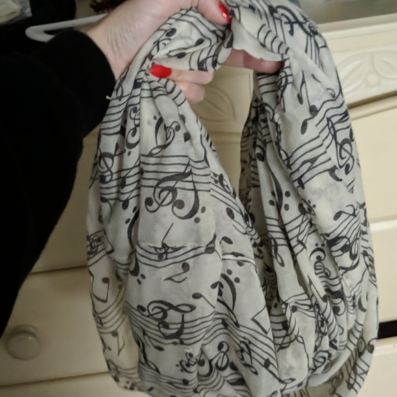 Hot Topic | Accessories | Scarf | Poshmark
